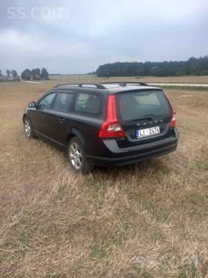 Grey Volvo V70 2009 in Talsi, with an engine capacity of 2.40 L and mileage of 307 thousand km for 2350 €, photo 5 on AUTOMOTO.COM.LV