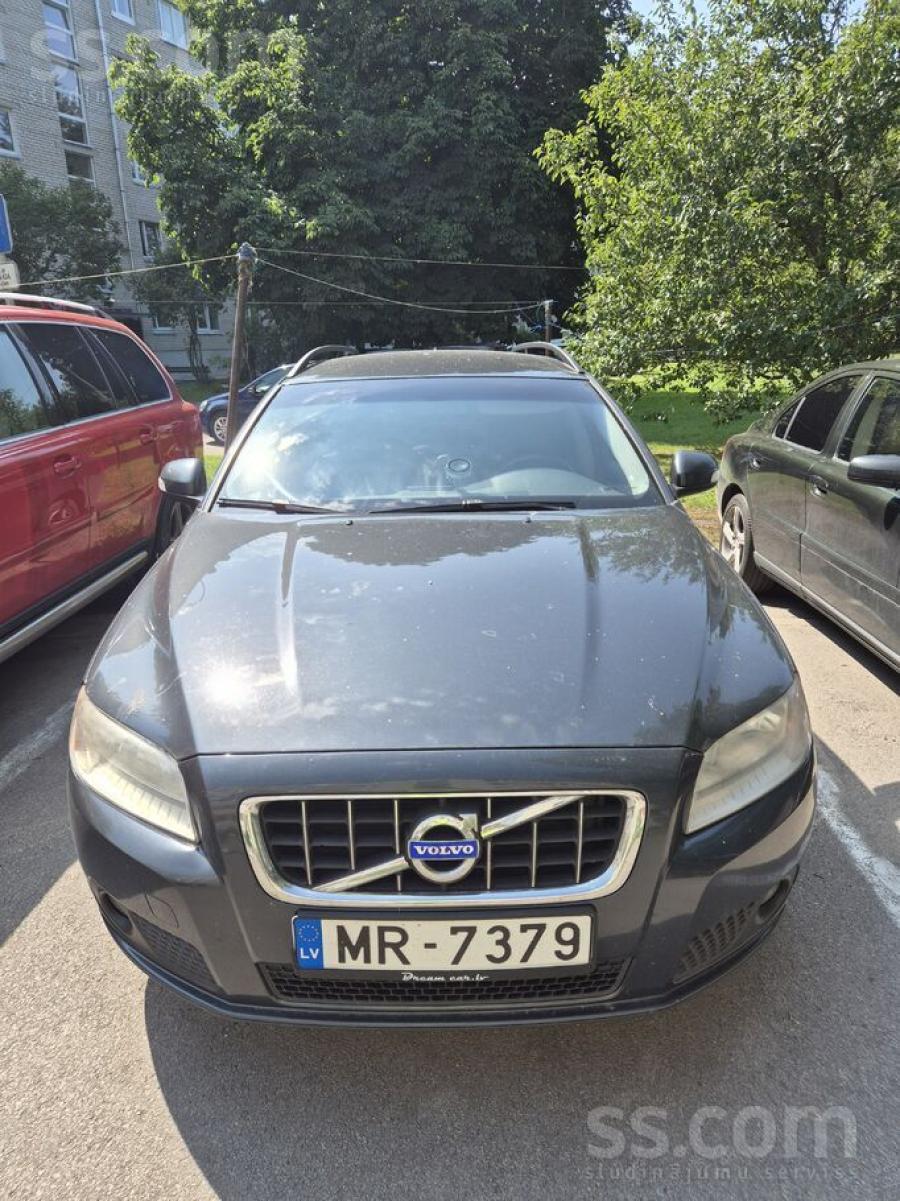 Grey Volvo V70 2010 in Jurmala, with an engine capacity of 2.40 L and mileage of 354 thousand km for 3550 €, photo 1 on AUTOMOTO.COM.LV
