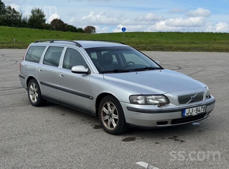 Pelēks Volvo V70 2001 Valmiera, ar dzinēja tilpumu 2.40 L un nobraukumu 596 tūkst. km par 1200 €, foto 1 vietnē AUTOMOTO.COM.LV