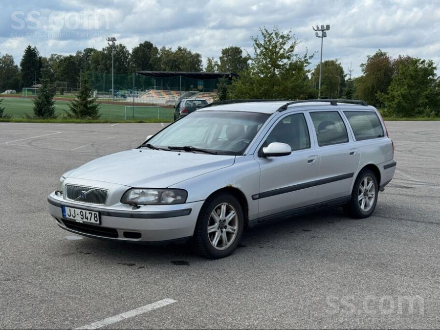 Pelēks Volvo V70 2001 Valmiera, ar dzinēja tilpumu 2.40 L un nobraukumu 596 tūkst. km par 1200 €, foto 3 vietnē AUTOMOTO.COM.LV