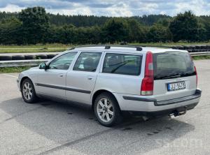 Pelēks Volvo V70 2001 Valmiera, ar dzinēja tilpumu 2.40 L un nobraukumu 596 tūkst. km par 1200 €, foto 4 vietnē AUTOMOTO.COM.LV