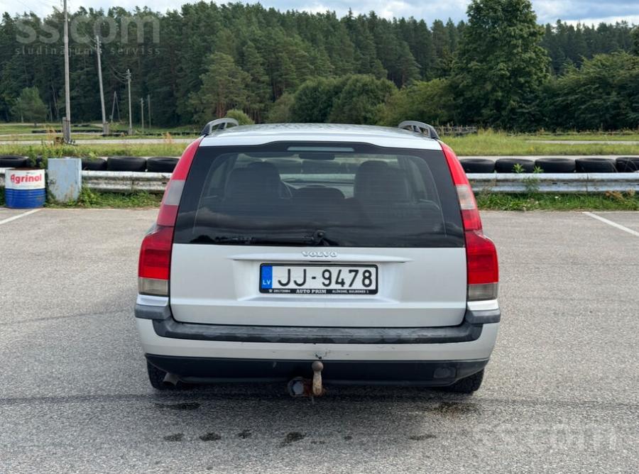 Pelēks Volvo V70 2001 Valmiera, ar dzinēja tilpumu 2.40 L un nobraukumu 596 tūkst. km par 1200 €, foto 6 vietnē AUTOMOTO.COM.LV
