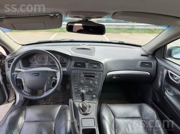 Grey Volvo V70 2001 in Valmiera, with an engine capacity of 2.40 L and mileage of 596 thousand km for 1200 €, photo 9 on AUTOMOTO.COM.LV