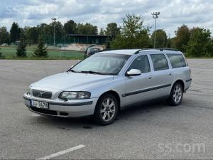 Pelēks Volvo V70 2001 Valmiera, ar dzinēja tilpumu 2.40 L un nobraukumu 596 tūkst. km par 1200 €, foto 3 vietnē AUTOMOTO.COM.LV
