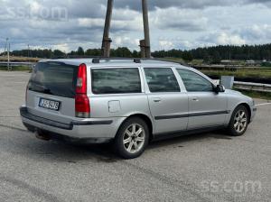 Pelēks Volvo V70 2001 Valmiera, ar dzinēja tilpumu 2.40 L un nobraukumu 596 tūkst. km par 1200 €, foto 5 vietnē AUTOMOTO.COM.LV