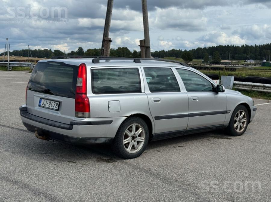 Pelēks Volvo V70 2001 Valmiera, ar dzinēja tilpumu 2.40 L un nobraukumu 596 tūkst. km par 1200 €, foto 5 vietnē AUTOMOTO.COM.LV