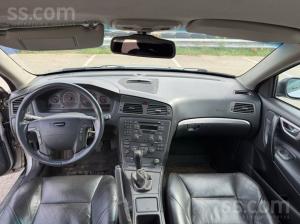 Pelēks Volvo V70 2001 Valmiera, ar dzinēja tilpumu 2.40 L un nobraukumu 596 tūkst. km par 1200 €, foto 9 vietnē AUTOMOTO.COM.LV