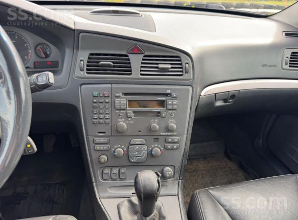 Grey Volvo V70 2001 in Valmiera, with an engine capacity of 2.40 L and mileage of 596 thousand km for 1200 €, photo 11 on AUTOMOTO.COM.LV