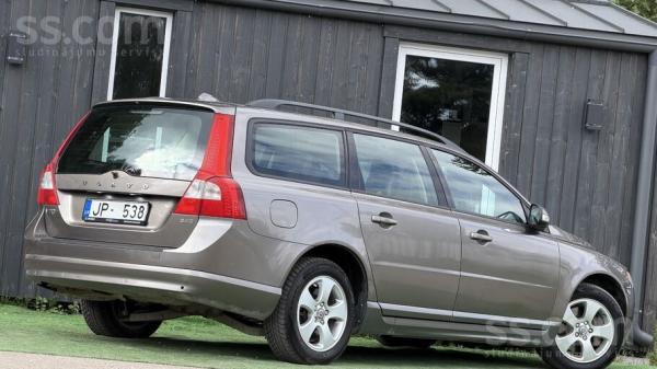 Pelēks Volvo V70 2008 Rīga, ar dzinēja tilpumu 2.40 L un nobraukumu 387 tūkst. km par 2900 €, foto 4 vietnē AUTOMOTO.COM.LV