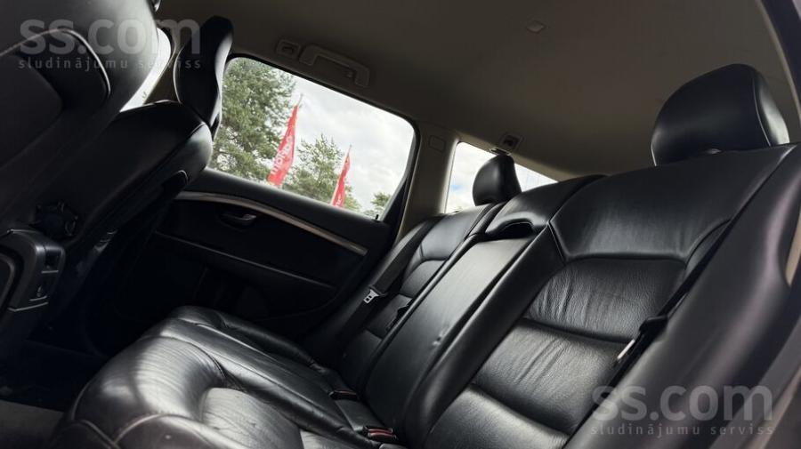 Pelēks Volvo V70 2008 Rīga, ar dzinēja tilpumu 2.40 L un nobraukumu 387 tūkst. km par 2900 €, foto 10 vietnē AUTOMOTO.COM.LV