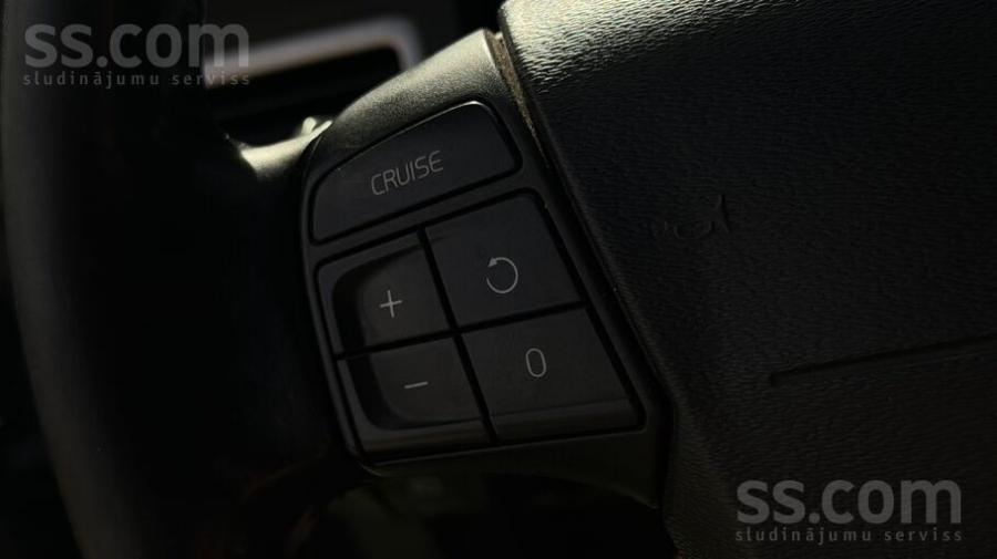 Pelēks Volvo V70 2008 Rīga, ar dzinēja tilpumu 2.40 L un nobraukumu 387 tūkst. km par 2900 €, foto 13 vietnē AUTOMOTO.COM.LV