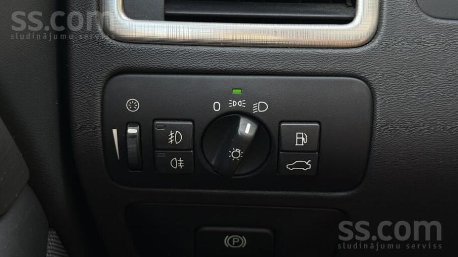 Pelēks Volvo V70 2008 Rīga, ar dzinēja tilpumu 2.40 L un nobraukumu 387 tūkst. km par 2900 €, foto 14 vietnē AUTOMOTO.COM.LV