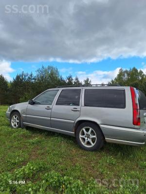 Grey Volvo V70 1997 in Aizkraukle, with an engine capacity of 2.50 L and mileage of 387 thousand km for 560 €, photo 4 on AUTOMOTO.COM.LV