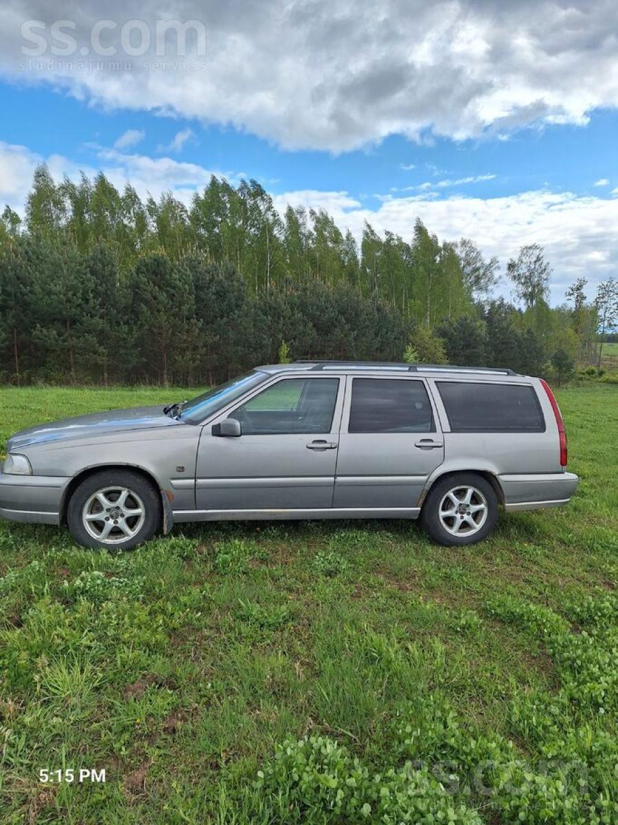 Grey Volvo V70 1997 in Aizkraukle, with an engine capacity of 2.50 L and mileage of 387 thousand km for 560 €, photo 12 on AUTOMOTO.COM.LV