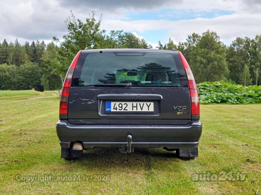 Pelēks Volvo V70 1998 Tallina, ar dzinēja tilpumu 2.50 L un nobraukumu 553 tūkst. km par 2500 €, foto 5 vietnē AUTOMOTO.COM.LV