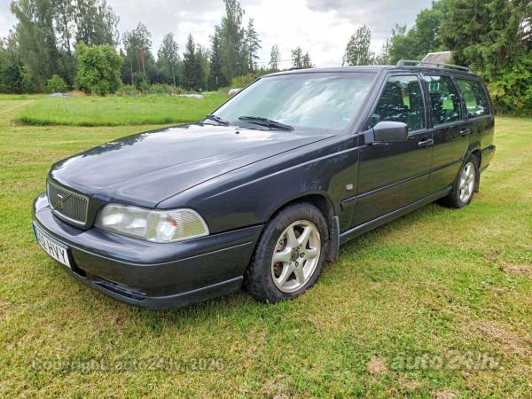 Pelēks Volvo V70 1998 Tallina, ar dzinēja tilpumu 2.50 L un nobraukumu 553 tūkst. km par 2500 €, foto 7 vietnē AUTOMOTO.COM.LV