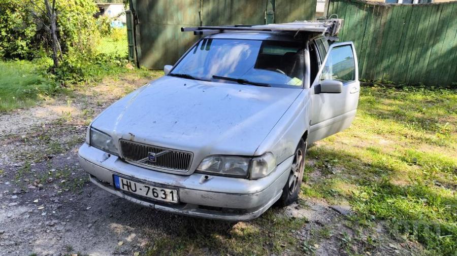 Grey Volvo V70 1998 in Riga, with an engine capacity of 2.50 L and mileage of 400 thousand km for 370 €, photo 1 on AUTOMOTO.COM.LV
