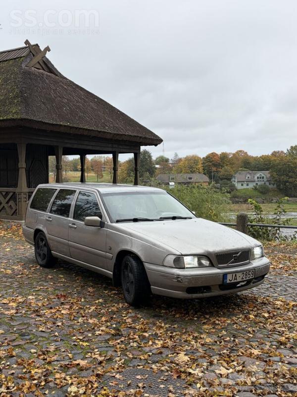 Grey Volvo V70 1998 in Kuldiga, with an engine capacity of 2.50 L and mileage of 431 thousand km for 900 €, photo 3 on AUTOMOTO.COM.LV