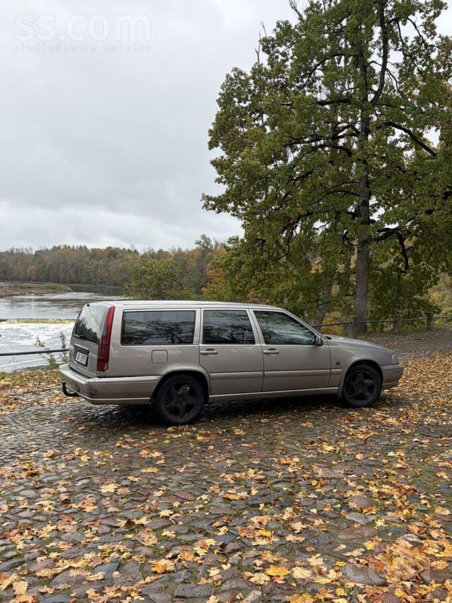 Grey Volvo V70 1998 in Kuldiga, with an engine capacity of 2.50 L and mileage of 431 thousand km for 900 €, photo 4 on AUTOMOTO.COM.LV