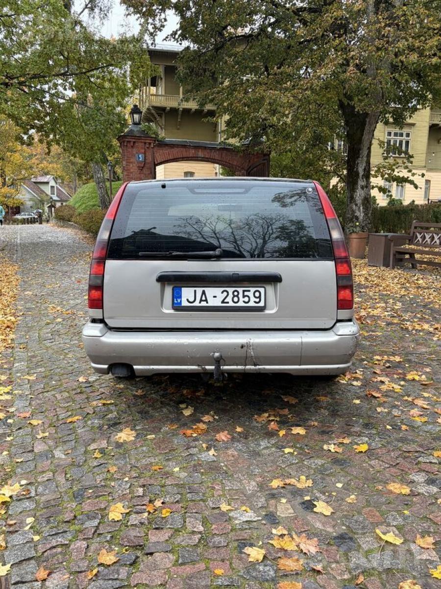 Grey Volvo V70 1998 in Kuldiga, with an engine capacity of 2.50 L and mileage of 431 thousand km for 900 €, photo 5 on AUTOMOTO.COM.LV