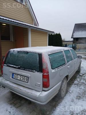 Pelēks Volvo V70 1999 Ogre, ar dzinēja tilpumu 2.40 L un nobraukumu 372 tūkst. km par 700 €, foto 3 vietnē AUTOMOTO.COM.LV