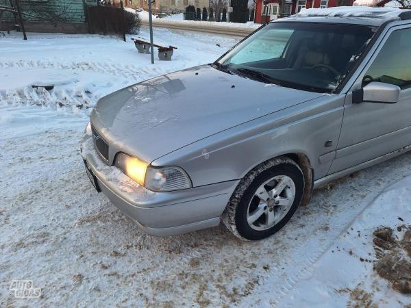 Grey Volvo V70 1999 in Kaunas, with an engine capacity of 2.00 L and mileage of 450 thousand km for 950 €, photo 5 on AUTOMOTO.COM.LV