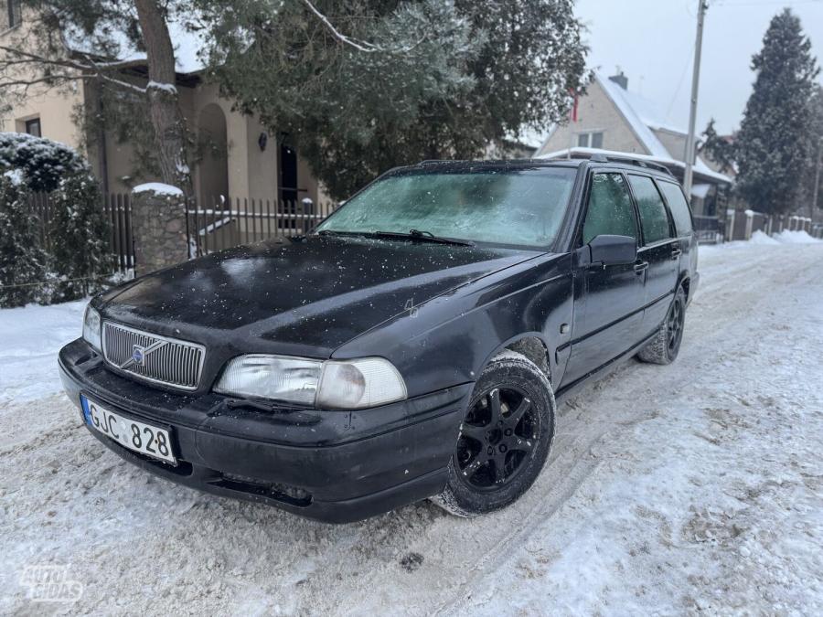 Pelēks Volvo V70 1999 Kauņa, ar dzinēja tilpumu 2.50 L un nobraukumu 365 tūkst. km par 1150 €, foto 1 vietnē AUTOMOTO.COM.LV