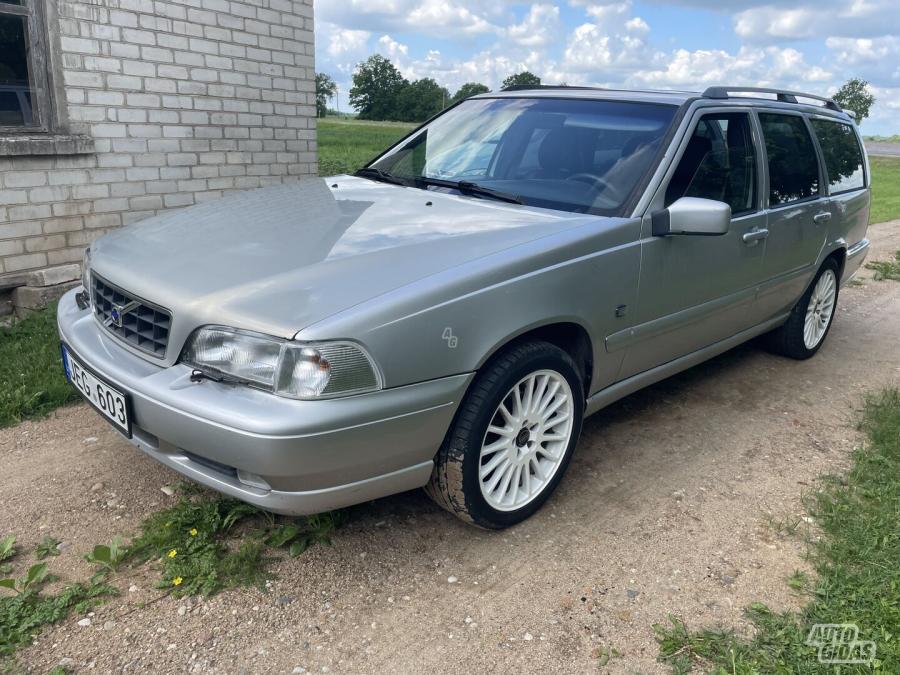 Pelēks Volvo V70 1999 Jurbarkas, ar dzinēja tilpumu 2.40 L un nobraukumu 320 tūkst. km par 3000 €, foto 1 vietnē AUTOMOTO.COM.LV