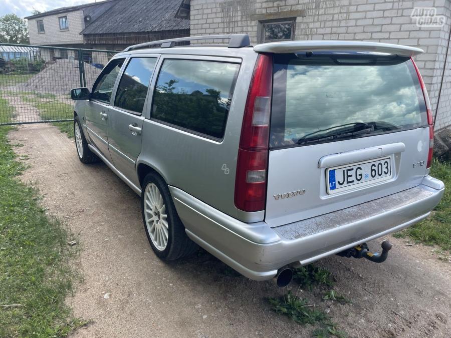 Pelēks Volvo V70 1999 Jurbarkas, ar dzinēja tilpumu 2.40 L un nobraukumu 320 tūkst. km par 3000 €, foto 3 vietnē AUTOMOTO.COM.LV