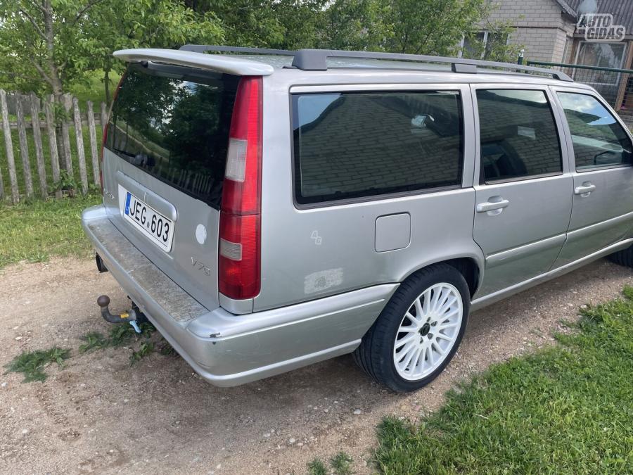Pelēks Volvo V70 1999 Jurbarkas, ar dzinēja tilpumu 2.40 L un nobraukumu 320 tūkst. km par 3000 €, foto 4 vietnē AUTOMOTO.COM.LV