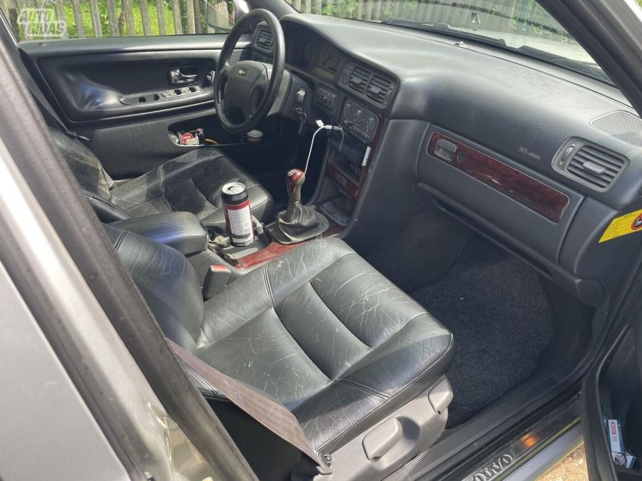 Pelēks Volvo V70 1999 Jurbarkas, ar dzinēja tilpumu 2.40 L un nobraukumu 320 tūkst. km par 3000 €, foto 8 vietnē AUTOMOTO.COM.LV