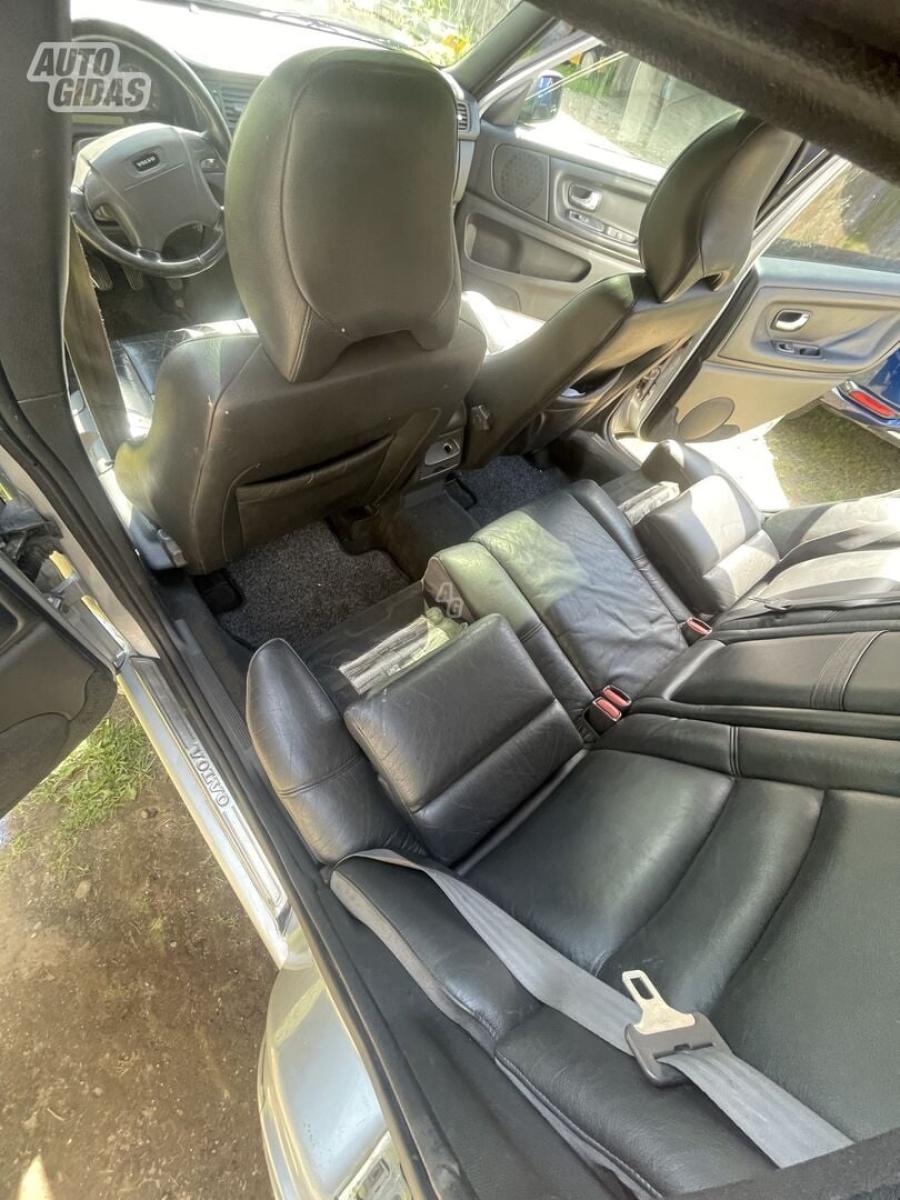 Pelēks Volvo V70 1999 Jurbarkas, ar dzinēja tilpumu 2.40 L un nobraukumu 320 tūkst. km par 3000 €, foto 10 vietnē AUTOMOTO.COM.LV