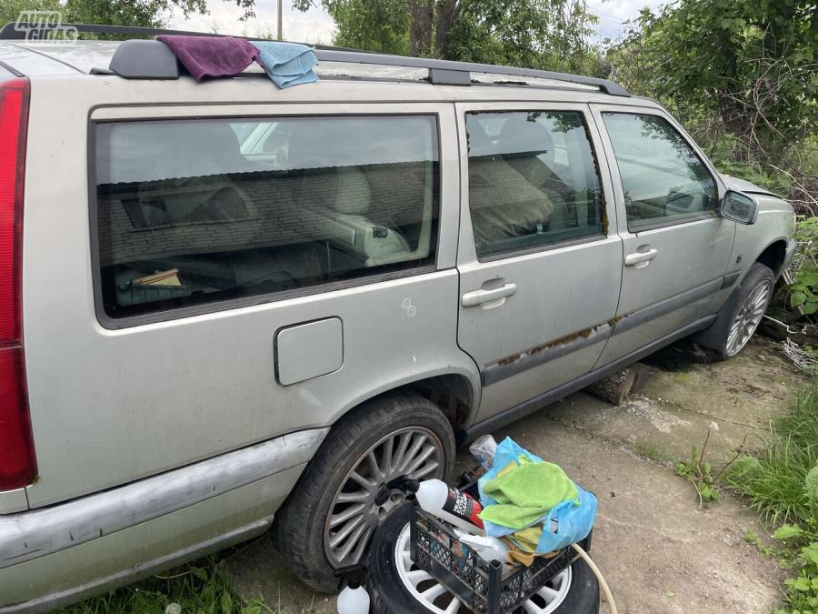 Pelēks Volvo V70 1999 Jurbarkas, ar dzinēja tilpumu 2.40 L un nobraukumu 320 tūkst. km par 3000 €, foto 13 vietnē AUTOMOTO.COM.LV