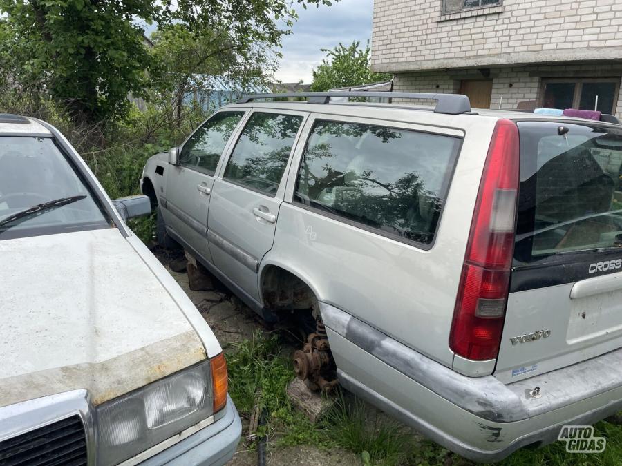 Pelēks Volvo V70 1999 Jurbarkas, ar dzinēja tilpumu 2.40 L un nobraukumu 320 tūkst. km par 3000 €, foto 14 vietnē AUTOMOTO.COM.LV