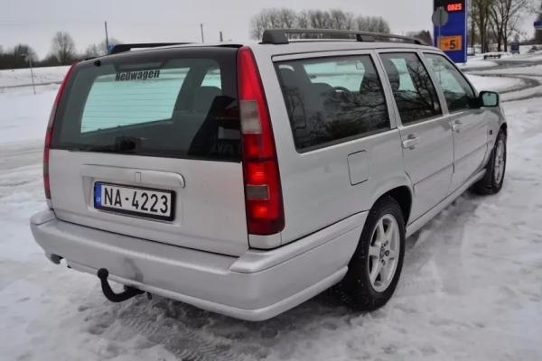 Grey Volvo V70 1999 in Jekabpils, with an engine capacity of 2.40 L and mileage of 371 thousand km for 2200 €, photo 5 on AUTOMOTO.COM.LV