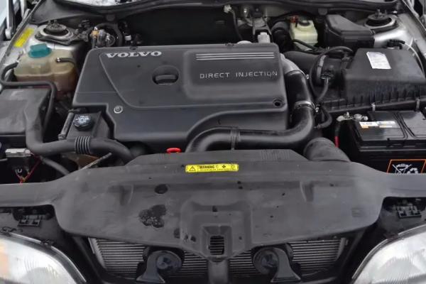 Grey Volvo V70 1999 in Jekabpils, with an engine capacity of 2.40 L and mileage of 371 thousand km for 2200 €, photo 9 on AUTOMOTO.COM.LV