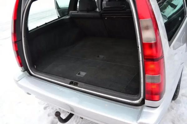 Grey Volvo V70 1999 in Jekabpils, with an engine capacity of 2.40 L and mileage of 371 thousand km for 2200 €, photo 10 on AUTOMOTO.COM.LV