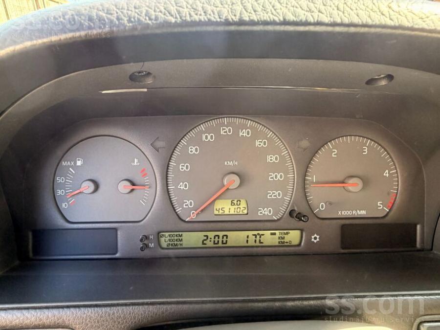 Pelēks Volvo V70 1999 Rīga, ar dzinēja tilpumu 2.50 L un nobraukumu 452 tūkst. km par 3900 €, foto 22 vietnē AUTOMOTO.COM.LV