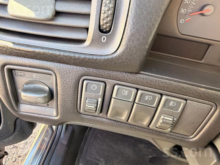 Pelēks Volvo V70 1999 Rīga, ar dzinēja tilpumu 2.50 L un nobraukumu 452 tūkst. km par 3900 €, foto 24 vietnē AUTOMOTO.COM.LV