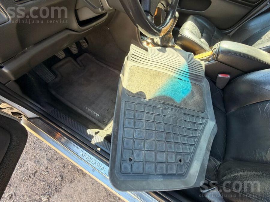 Pelēks Volvo V70 1999 Rīga, ar dzinēja tilpumu 2.50 L un nobraukumu 452 tūkst. km par 3900 €, foto 30 vietnē AUTOMOTO.COM.LV