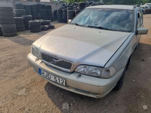 Grey Volvo V70 1999 in Kaunas, with an engine capacity of 2.46 L and mileage of 300 thousand km for 650 €, photo 3 on AUTOMOTO.COM.LV