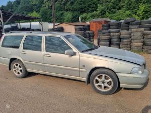 Grey Volvo V70 1999 in Kaunas, with an engine capacity of 2.46 L and mileage of 300 thousand km for 650 €, photo 4 on AUTOMOTO.COM.LV