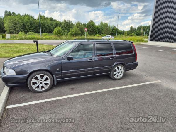 Grey Volvo V70 1999 in Tallinn, with an engine capacity of 2.50 L and mileage of 442 thousand km for 2000 €, photo 2 on AUTOMOTO.COM.LV