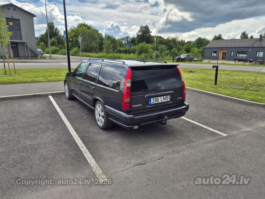 Grey Volvo V70 1999 in Tallinn, with an engine capacity of 2.50 L and mileage of 442 thousand km for 2000 €, photo 4 on AUTOMOTO.COM.LV
