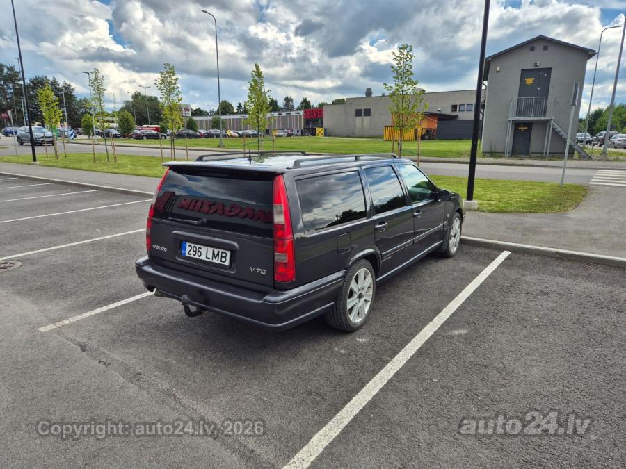 Grey Volvo V70 1999 in Tallinn, with an engine capacity of 2.50 L and mileage of 442 thousand km for 2000 €, photo 5 on AUTOMOTO.COM.LV