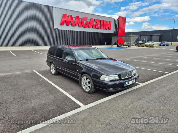 Grey Volvo V70 1999 in Tallinn, with an engine capacity of 2.50 L and mileage of 442 thousand km for 2000 €, photo 5 on AUTOMOTO.COM.LV