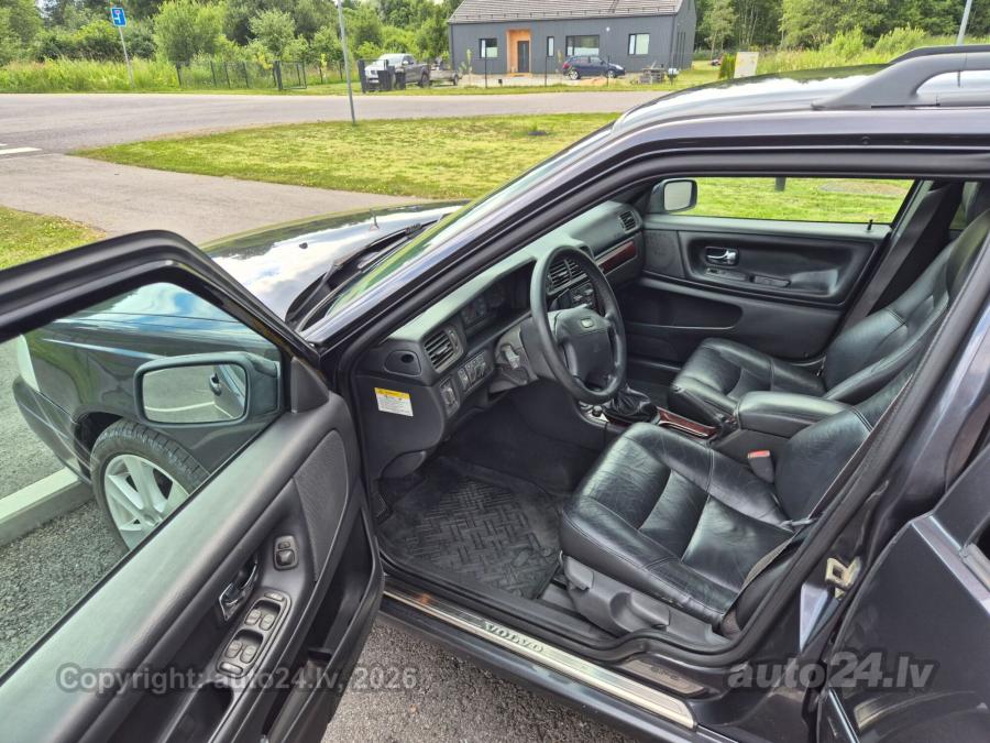 Grey Volvo V70 1999 in Tallinn, with an engine capacity of 2.50 L and mileage of 442 thousand km for 2000 €, photo 7 on AUTOMOTO.COM.LV