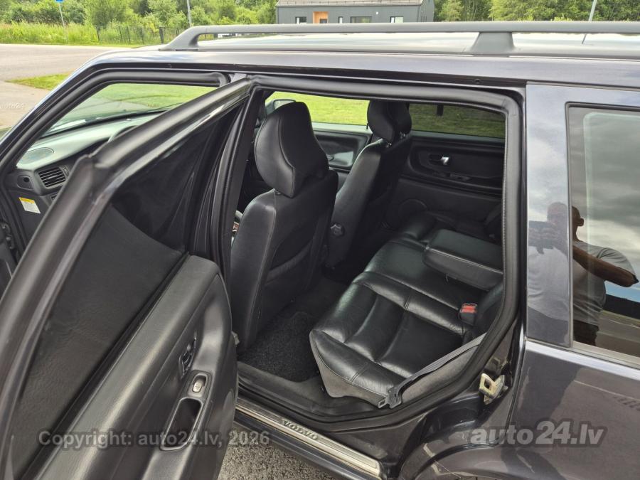 Grey Volvo V70 1999 in Tallinn, with an engine capacity of 2.50 L and mileage of 442 thousand km for 2000 €, photo 8 on AUTOMOTO.COM.LV