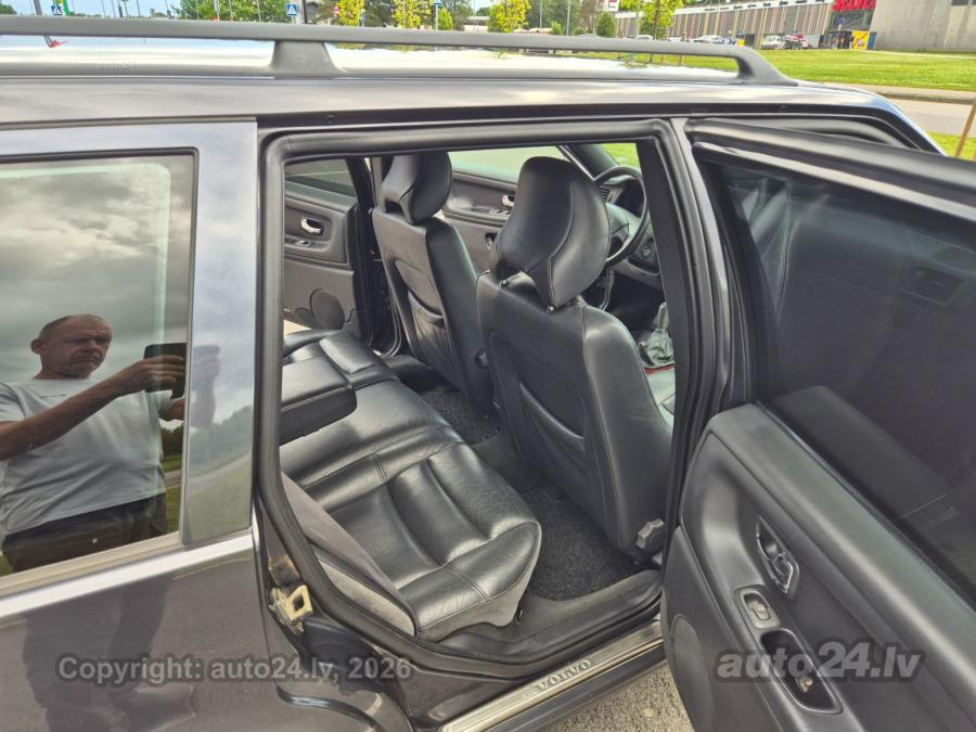 Grey Volvo V70 1999 in Tallinn, with an engine capacity of 2.50 L and mileage of 442 thousand km for 2000 €, photo 10 on AUTOMOTO.COM.LV