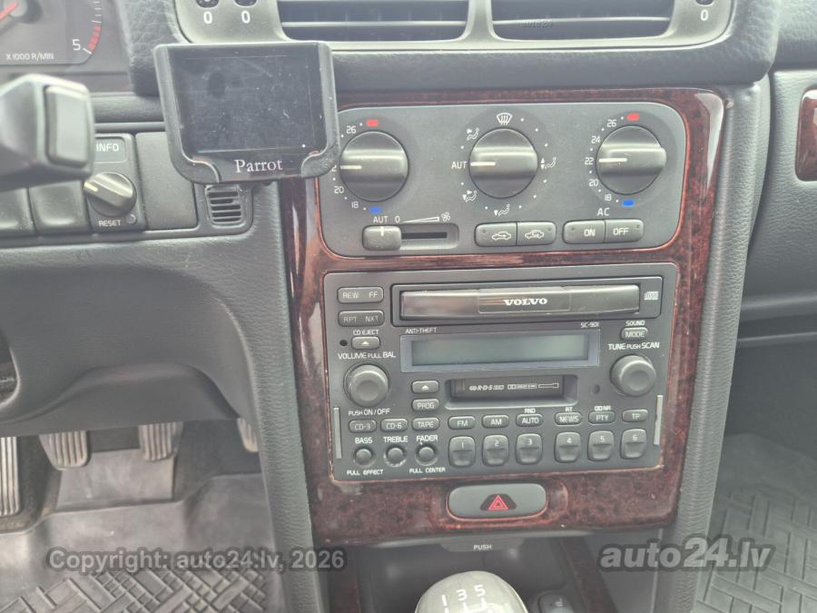 Grey Volvo V70 1999 in Tallinn, with an engine capacity of 2.50 L and mileage of 442 thousand km for 2000 €, photo 13 on AUTOMOTO.COM.LV